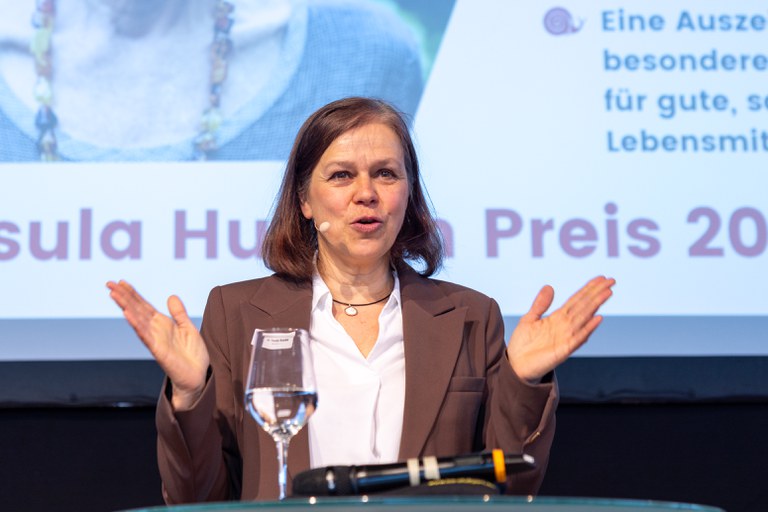 Ursula Hudson Preis 2024 - Kuratoriumsvorsitzende Dr. Tanja Busse Bild ...
